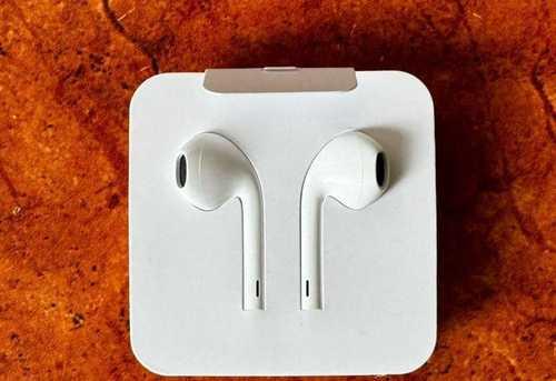 Наушники Apple EarPods с коннектором Lightning
