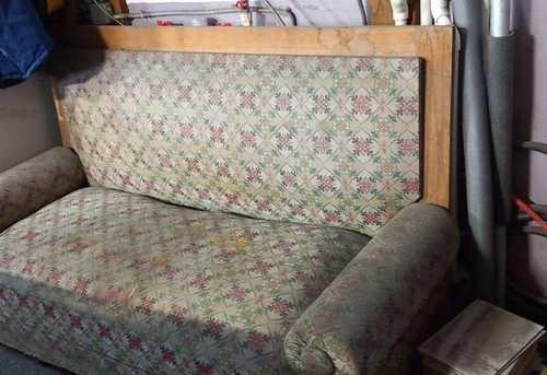 Антикварный диван