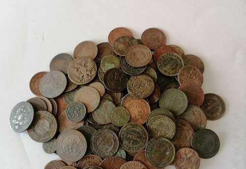 112 уставших старинных медных монет
