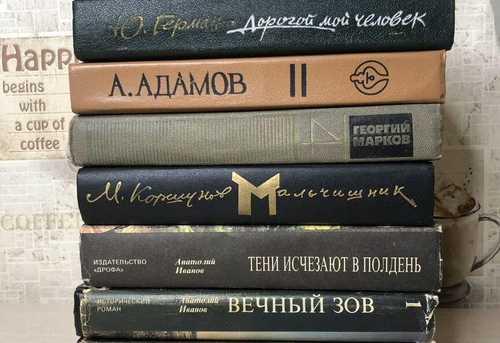 Книги в ассортименте (романы, детективы, сборники)