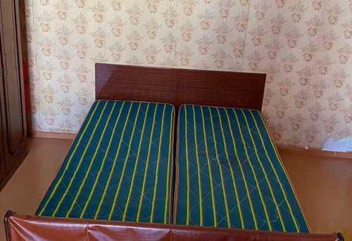 Кровать двухспальная с матрасом 160/190