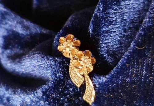 Золотые серьги с бриллиантами "Московская роза"