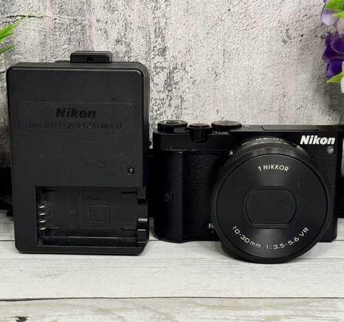 Компактный фотоаппарат Nikon 1J5