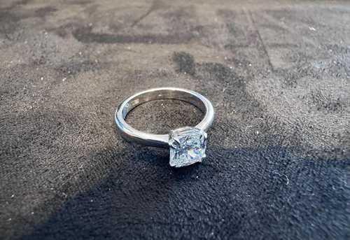 Белое золото кольцо с бриллиантом CVD 1 карат