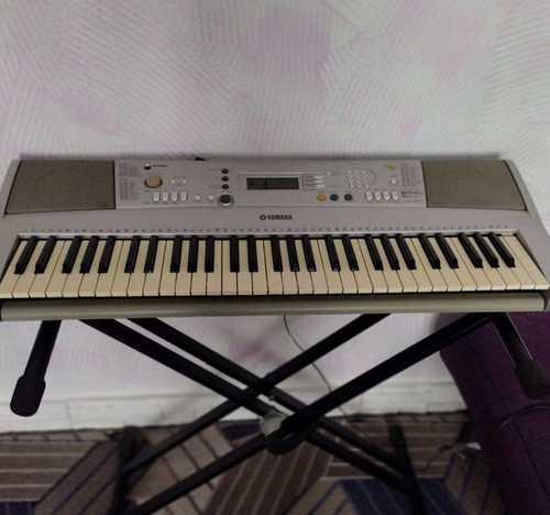 Синтезатор Yamaha PSR-E303