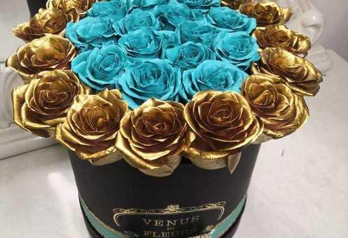 Букет бирюзовых роз с золотой окантовкой - 25 шт