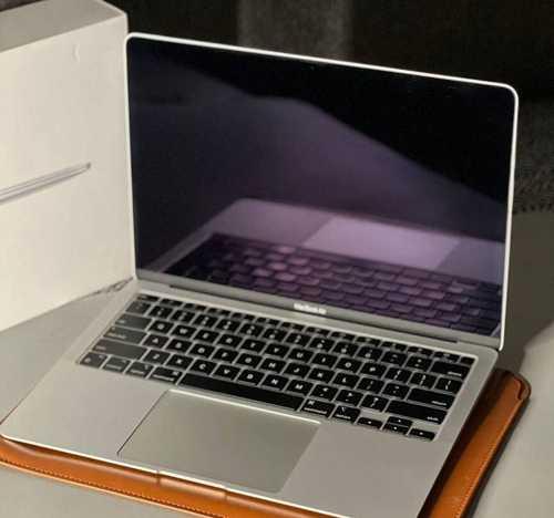 MacBook Air 13 M1 2020, 8/256 гб, цвет Silver