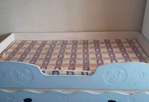 Кровать двухъярусная с матрасом