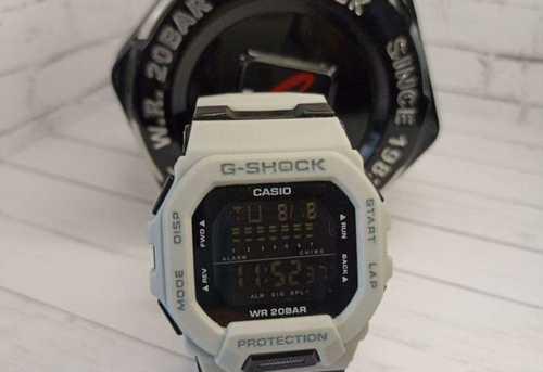Часы наручные Casio G-Shock G-Squad светло-серые