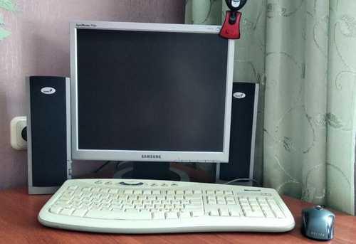 Компьютер с компьтерным столом