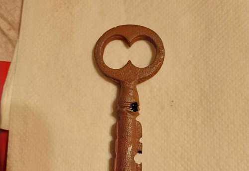 Старинный ключ от часов от замка