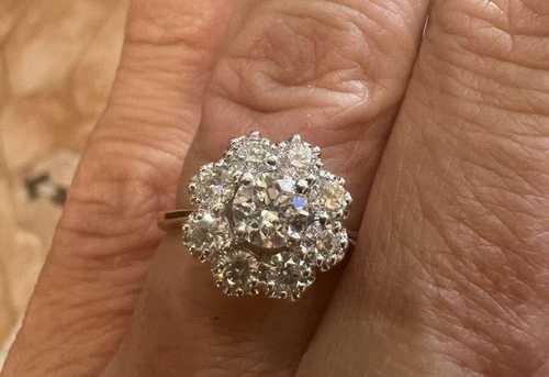 Золотое кольцо малинка с бриллиантами малинка