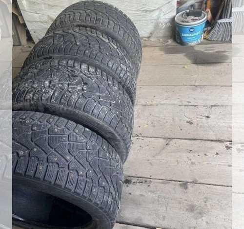 Pirelli Ice Zero 275/40 R20