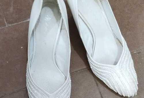 Туфли белые женские 39 размер