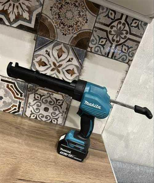 Пистолет для герметика Makita dcg180z