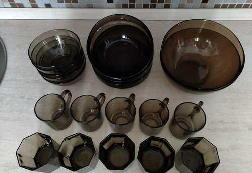 Набор посуды из темного стекла
