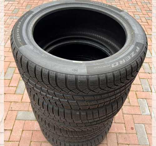 Pirelli P Zero Winter 255/45 R19