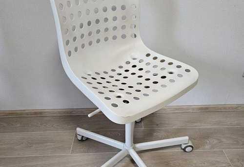 Компьютерное кресло IKEA (жесткое, белое)