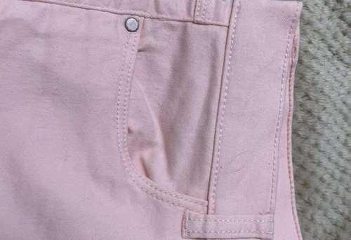 Легкие розовые джинсы