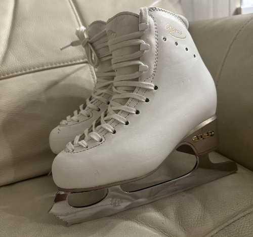 Фигурные коньки edea chorus 215