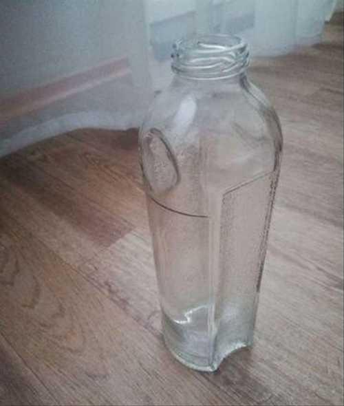 Стеклянная бутылка-ваза