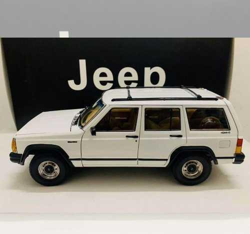 Модель автомобиля Jeep 1/18