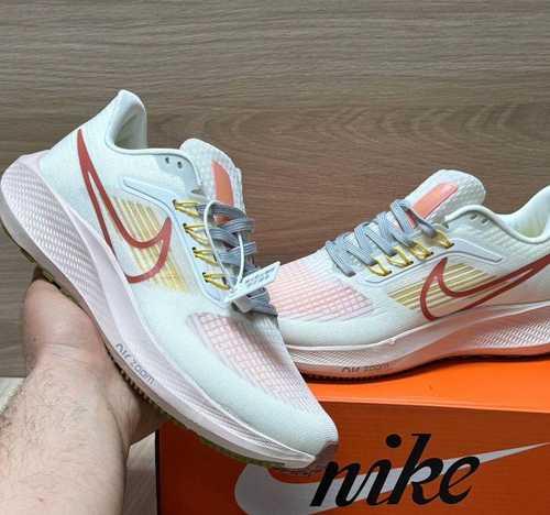 Кроссовки белые Nike