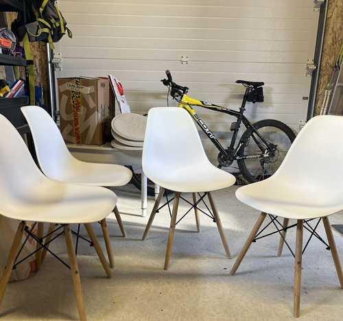 Стулья кухонные eames