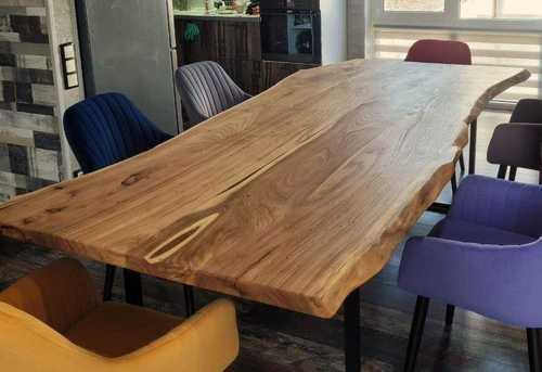 Обеденный стол из дерева