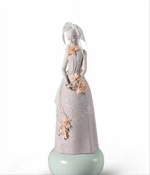 Фарфоровая статуэтка Lladro Модель от кутюр 9359