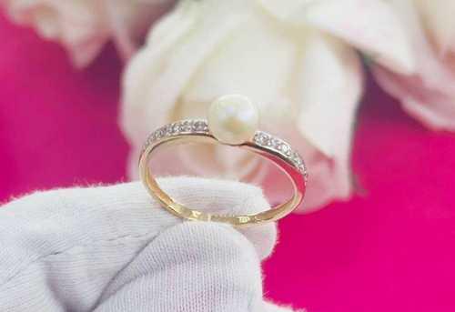 Золотое кольцо с жемчугом 585