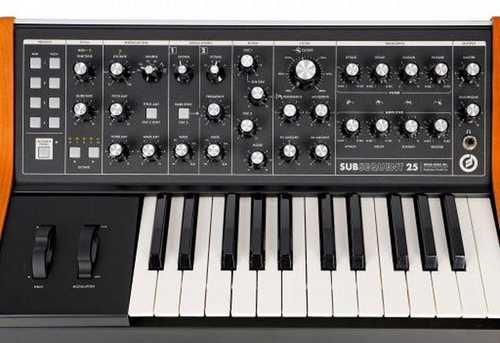 Аналоговый синтезатор Moog Subsequent 25