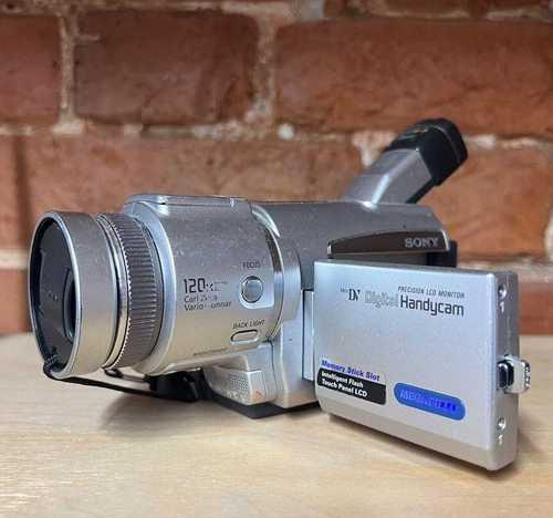 Видеокамера Sony Handycam MiniDV