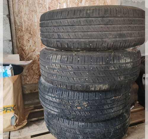 Roadstone N'Fera RU5 215/65 R16