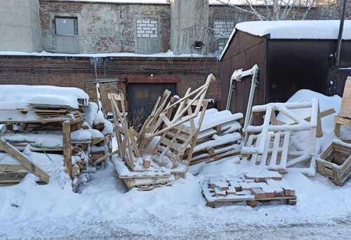 Дерево, старые поддоны, деревянные ящики