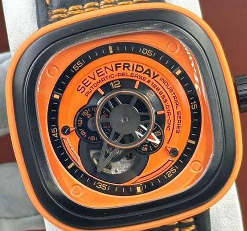 Крутые мужские часы Sevenfriday