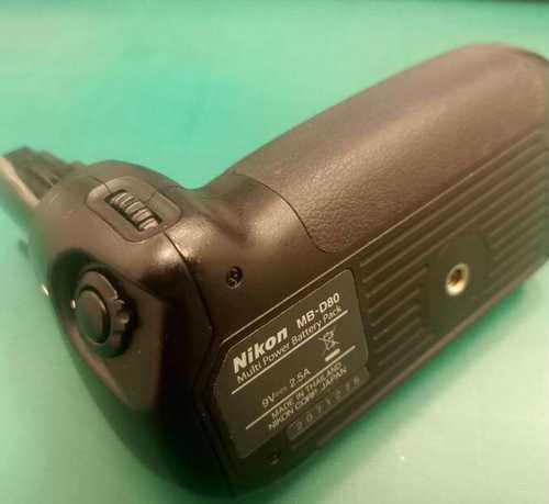 Многофункциональный батарейный блок Nikon MB-D80