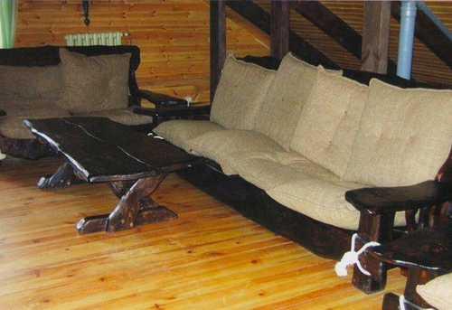 Деревянный диван под старину