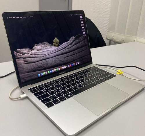 Apple macbook pro 13-inch 2017 Two Thunderbolt