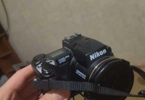 Зеркальный фотоаппарат Nicon