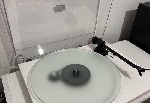 Виниловый проигрыватель Pro-Ject T1 Phono SB white