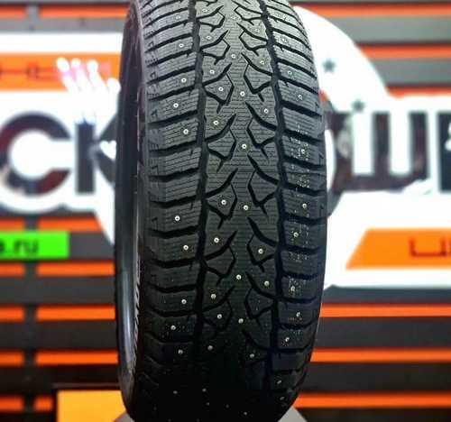 Royal Black Royal Stud II 235/45 R18