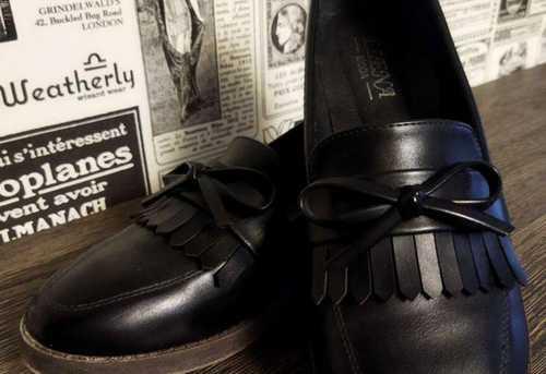 Туфли подростковые, новые. 38 размер черные новые