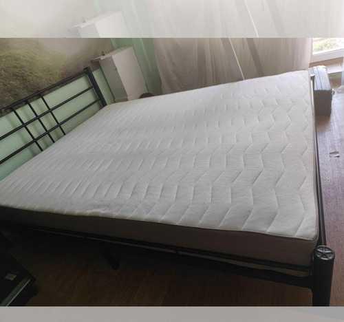 Двуспальная кровать (160 см) и двуспальный матрас