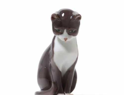 Фарфоровая фигура "Серый кот". Bing & Grondahl