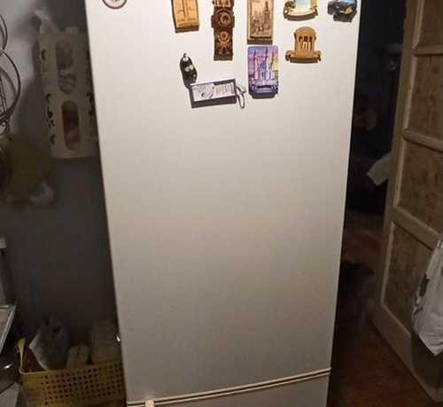 Холодильник Snaige бу