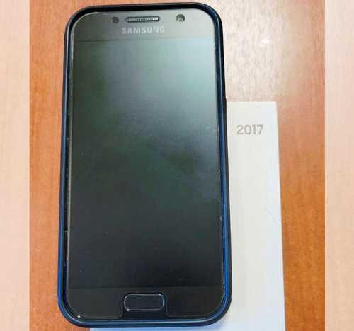 Samsung Galaxy A3 (2017) SM-A320F/DS, 2/16 ГБ