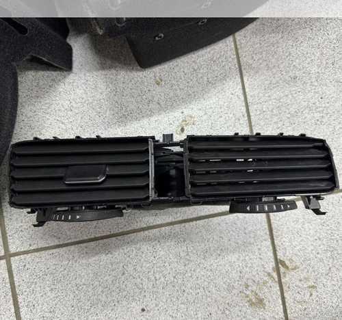 Центральный дефлектор volkswagen golf 7.5