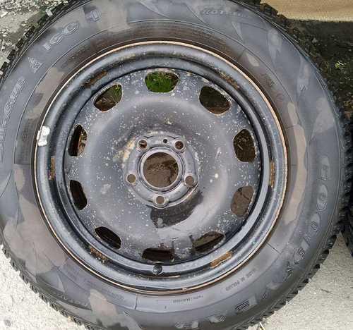 Goodyear 4x4 UG Ice Navi 215/65 R16