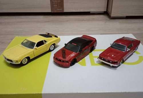 Модель авто Ford Mustang 1:43: Burago, 1:36: Welly